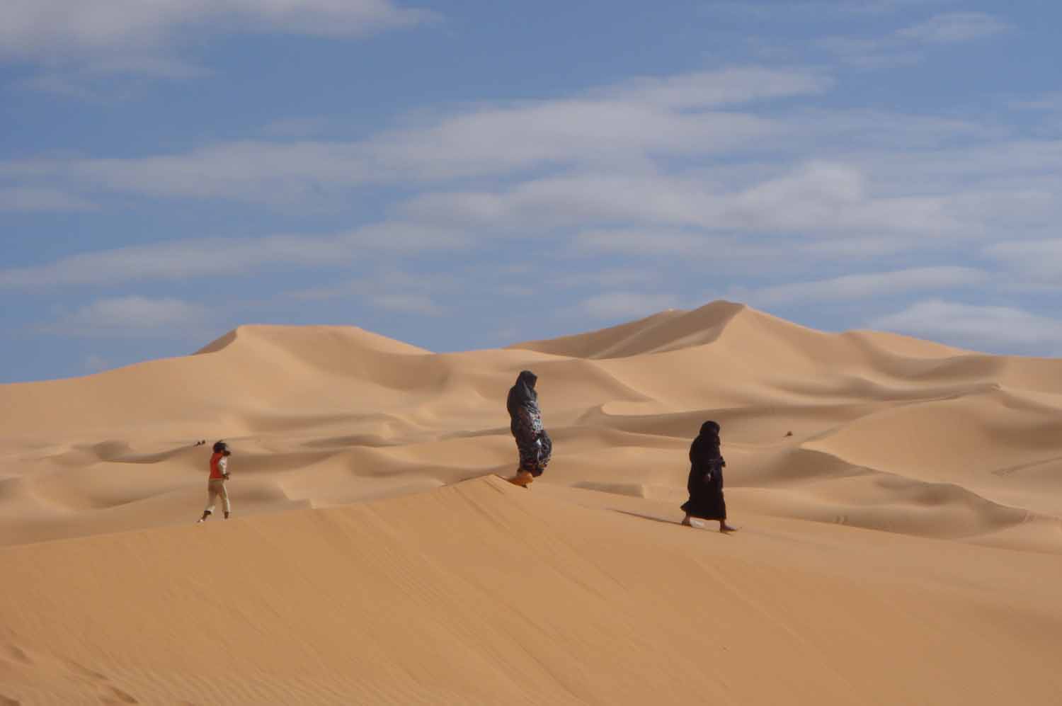 1001 deserts: Sahara desert travel in Libya - follow me / far away