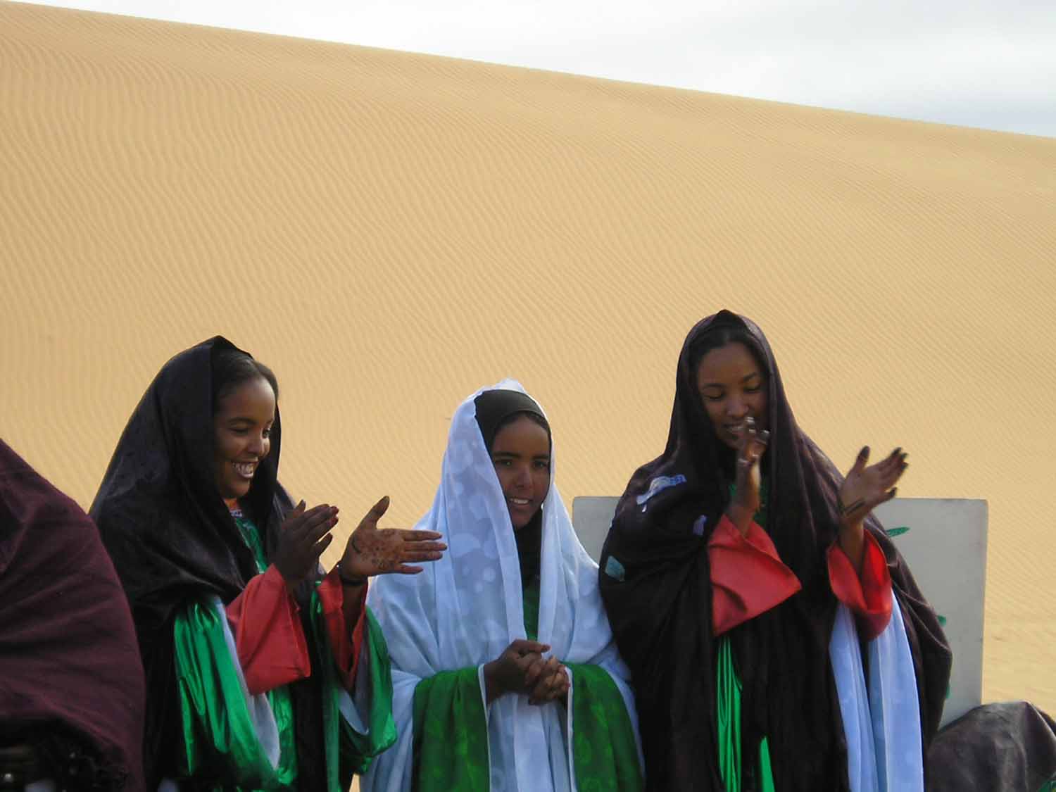 1001 deserts: Sahara desert travel in Libya - follow me / far away