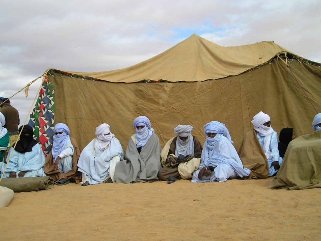 1001 deserts: Sahara desert travel in Libya - follow me / far away