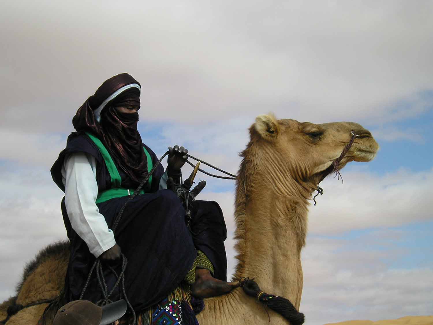 1001 deserts: Sahara desert travel in Libya - follow me / far away